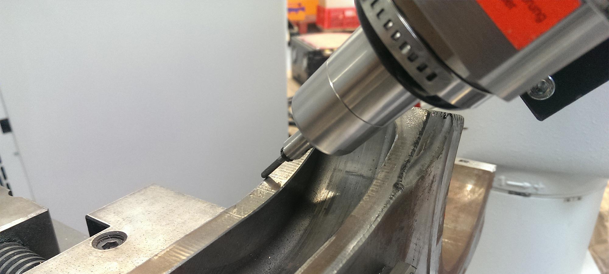 Deburring robot for metal parts - Empowering Technologies Inc.